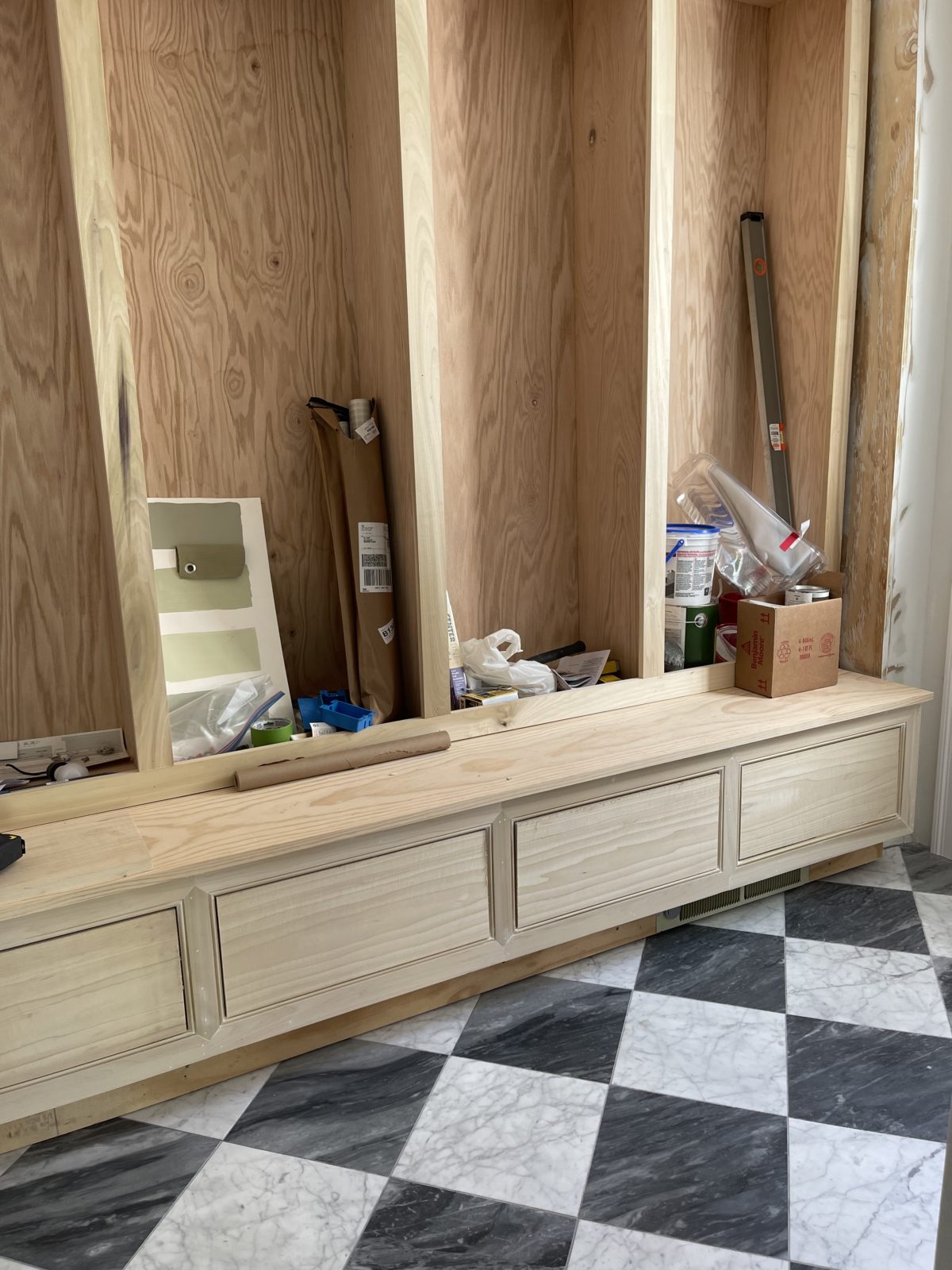 ORC Glam Mudroom Reveal - thesoutherngail.com