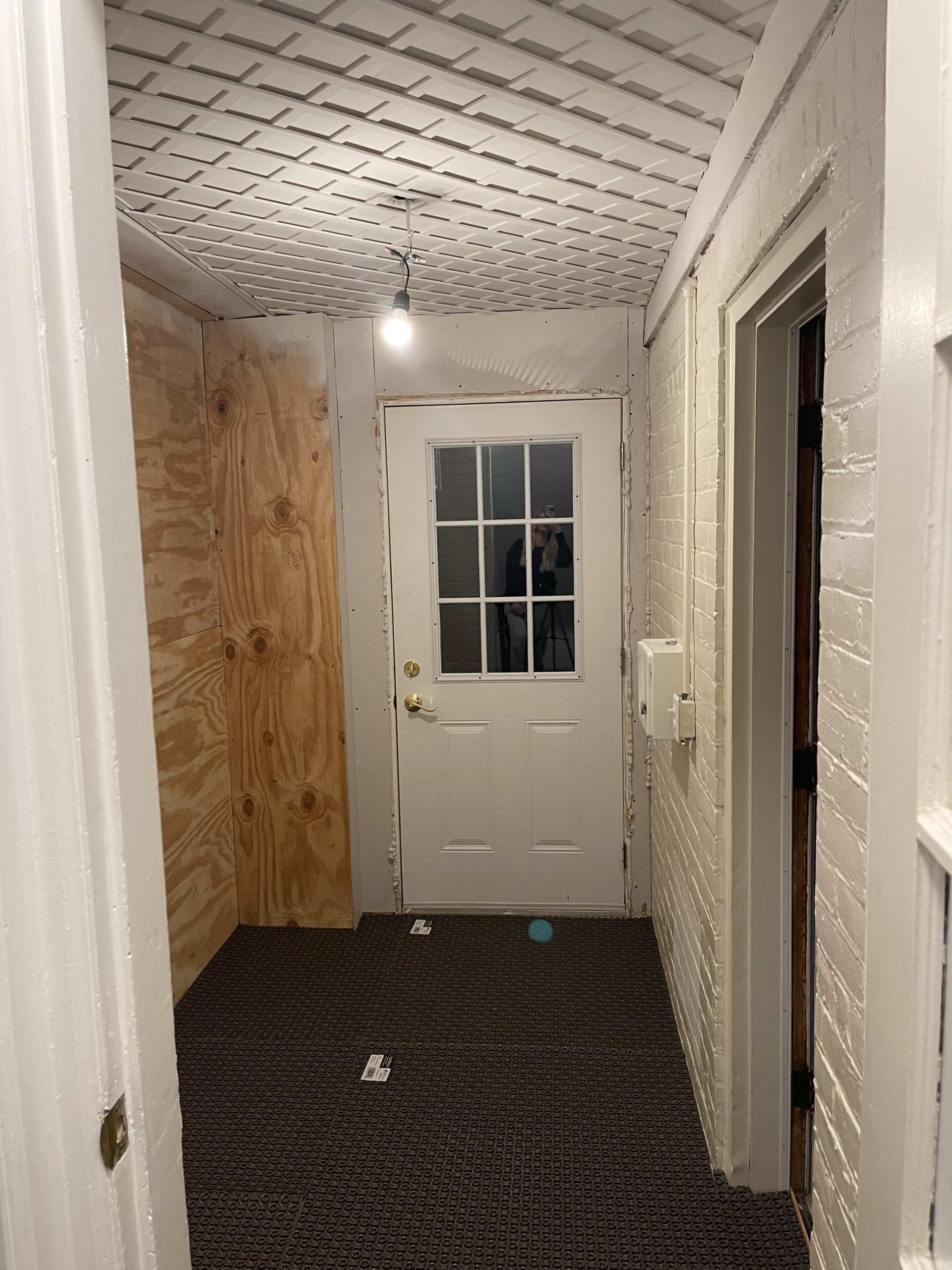 ORC Glam Mudroom Reveal - thesoutherngail.com